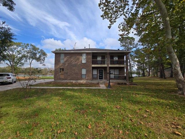 409 Brook Hollow Dr, Conroe, TX 77385