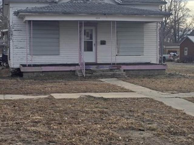 409 E 4th St, McCook, NE 69001