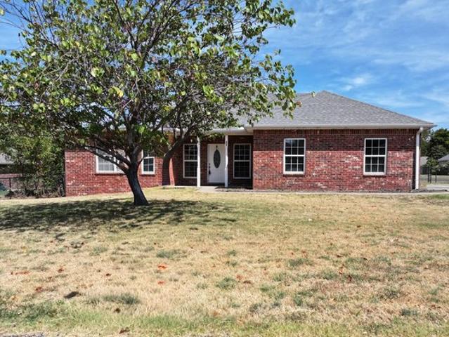 409 E 7th St, Grove, OK 74344