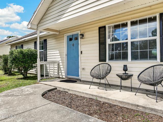 409 E Volant Street