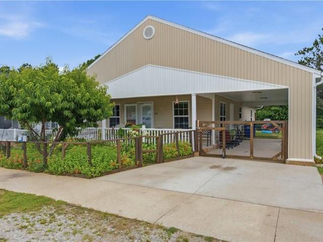 409 E Linda Ln, Rogers, AR 72758
