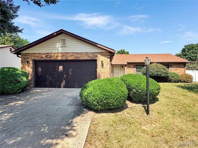 409 Kim Dr, Fairview Heights, IL 62208