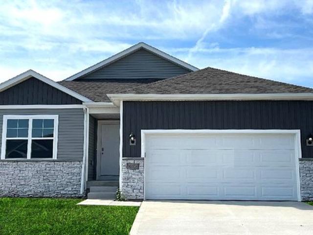 409 Kingfisher Dr, Norwalk, IA 50211