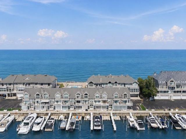 409 Lake Dr Ste 17, New Buffalo, MI 49117