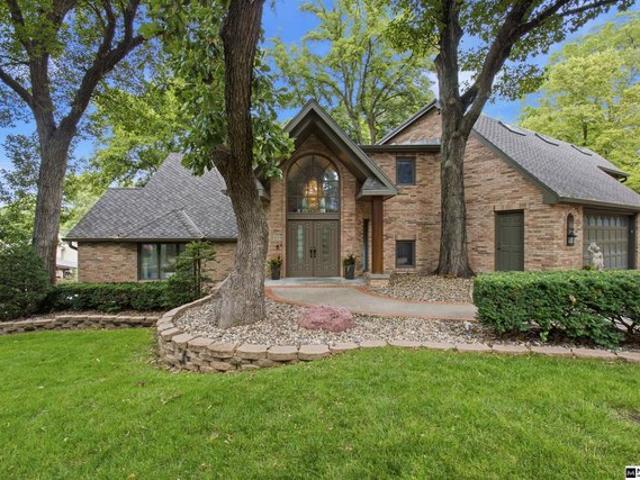 409 Martin Dr, Bellevue, NE 68005