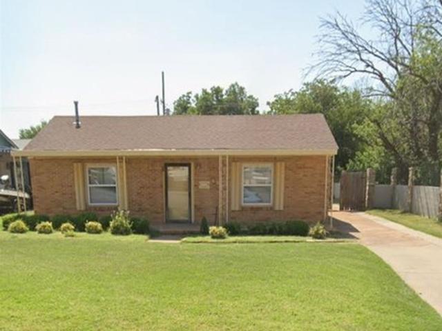 409 N 15th St, Frederick, OK 73542
