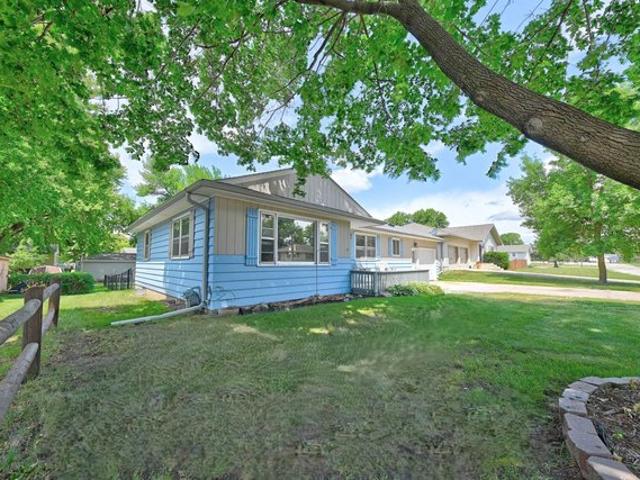 409 N 19th St, Estherville, IA 51334