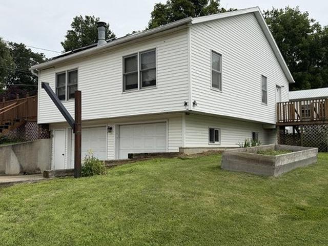 409 N Barber Ave, Polo, IL 61064
