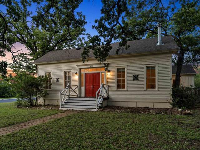 409 N Main St, Burnet, TX 78611