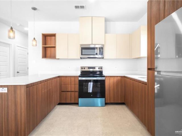 409 N Onyx Avenue 2