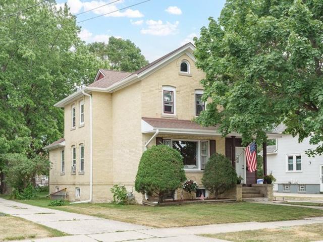 409 S 7th St, Watertown, WI 53094