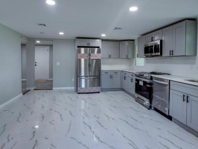 409 S Brewster Rd, Vineland, NJ 08360