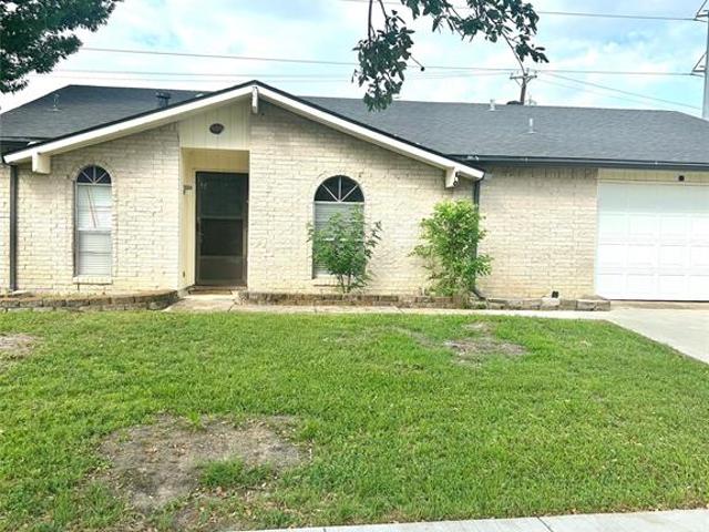 409 S Holiday Dr, Grand Prairie, TX 75052 | MLS #21241