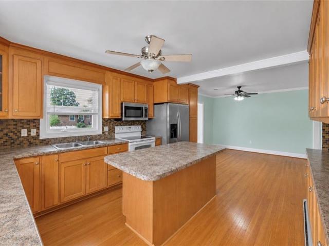 409 Shoreline DR