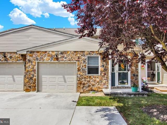 409 Springbrook Ct, Hanover, PA 17331