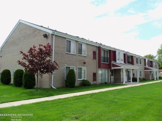 409 Sunset Ln Unit 32, Saint Clair Shores, MI 48082