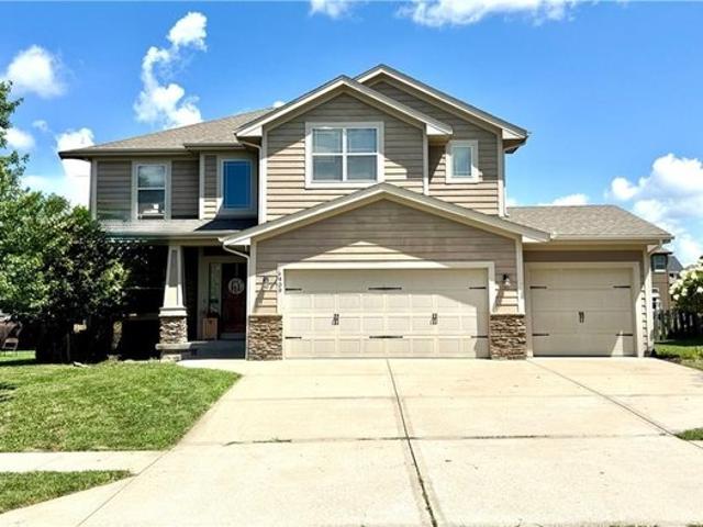 409 SW Webster Dr, Blue Springs, MO 64014
