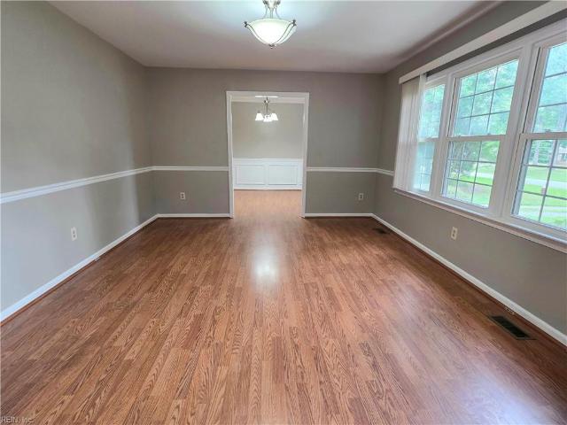 409 Rosewood LN
