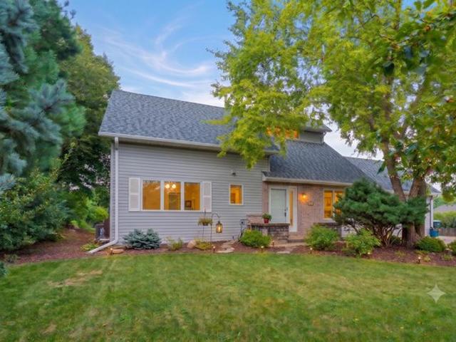 409 Red Coat Ct, Waterford, WI 53185