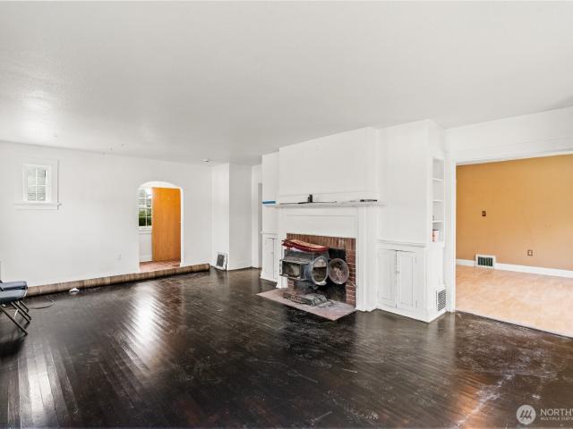 409 W 5th Street