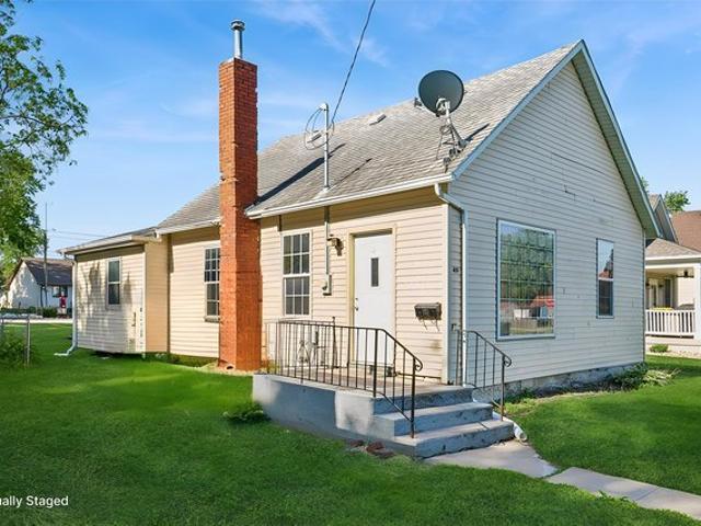 409 W Broadway St, Colfax, IA 50054
