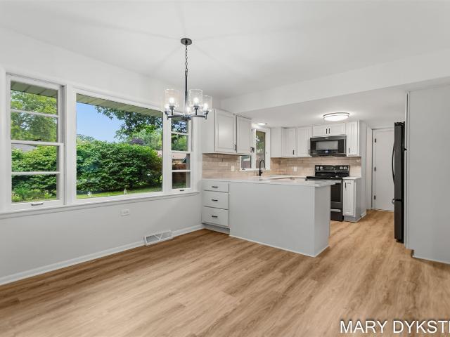 409 W Lakewood Boulevard