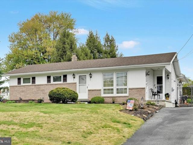 409 W Locust St, Cleona, PA 17042