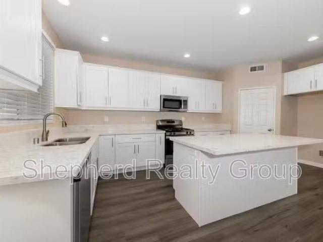 409 Winthrop Dr Houses in Hemet, CA