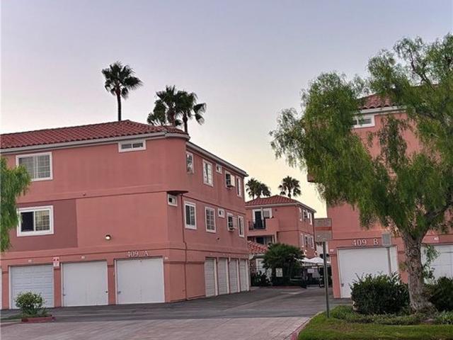 409 Utica Ave Apt 11, Huntington Beach, CA 92648