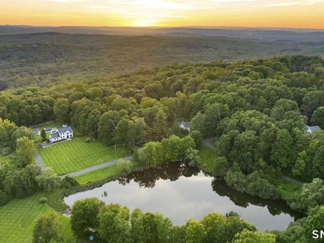 40 42 Great Ring Rd, Newtown, CT 06482