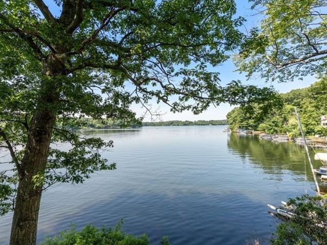 40 1/2 Maple Ln, Sutton, MA 01590