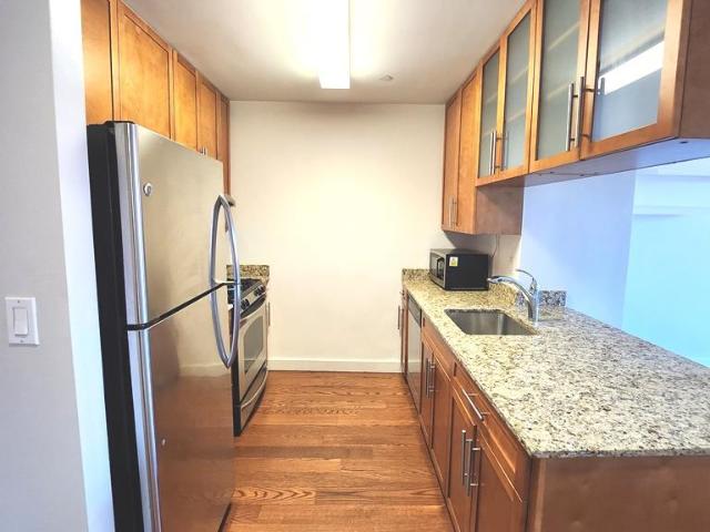 40 22 College Point Boulevard 10P