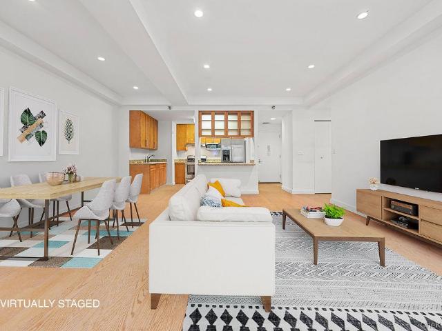 40 22 College Point Boulevard, Unit 6H