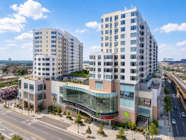 40 26 College Point Blvd Unit 16F, Flushing, NY 11354