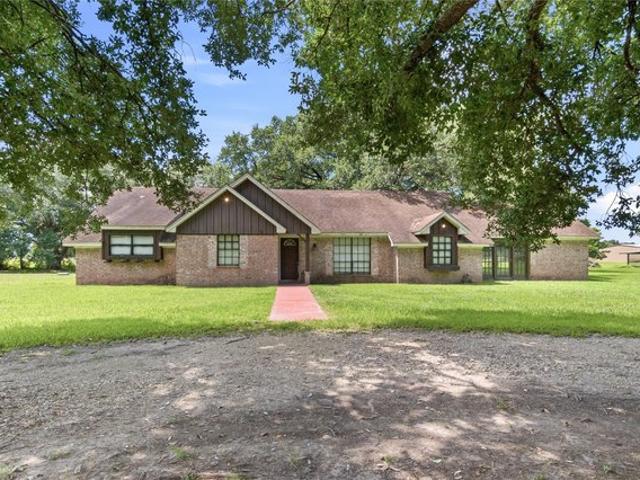 40 Taylor Ln, Dayton, TX 77535