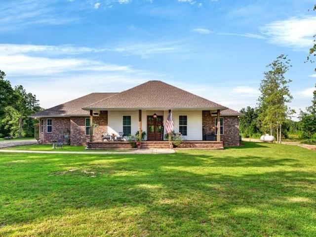 40 Thompson Ln, Carriere, MS 39426