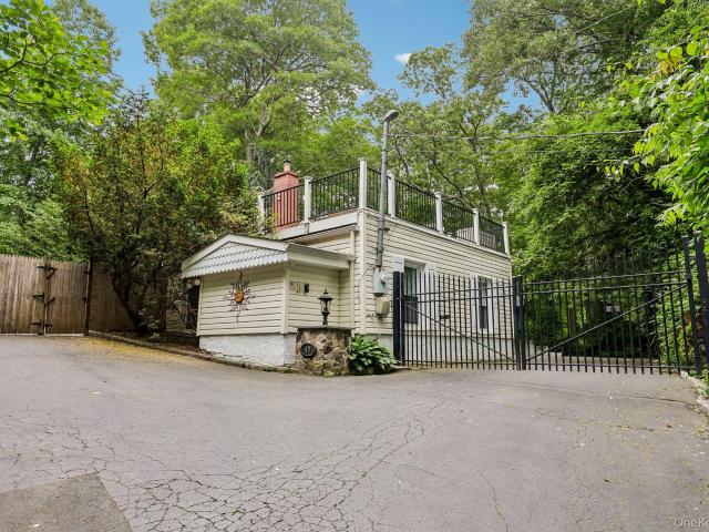 40 Timberpoint Drive