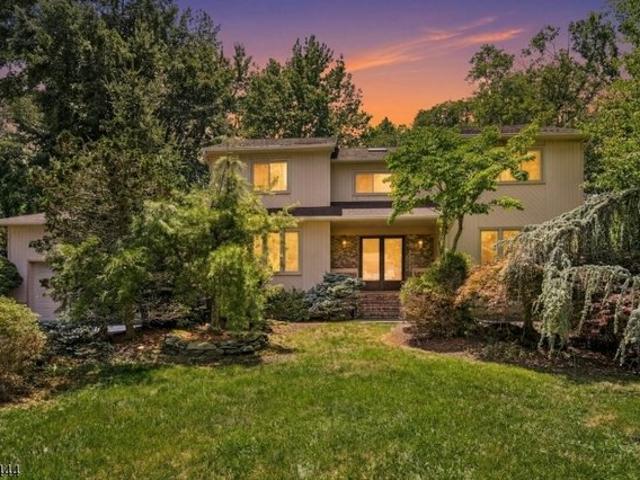 40 Vista Dr, Marlboro, NJ 07751