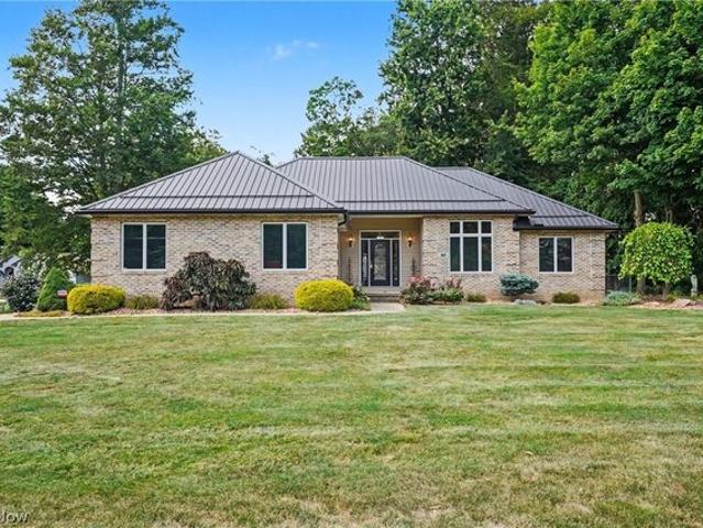 40 W Maple Dr, Seville, OH 44273