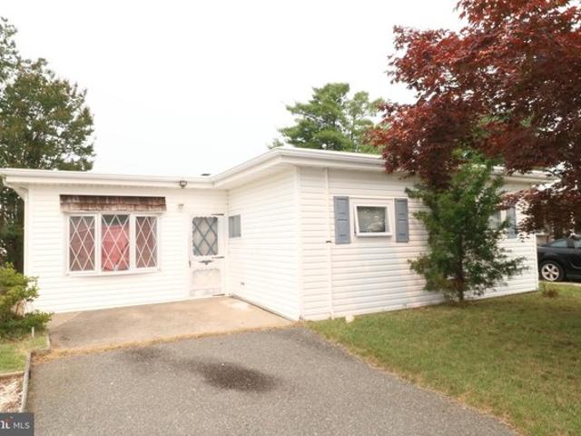 40 W Anchor Dr, Tuckerton, NJ 08087