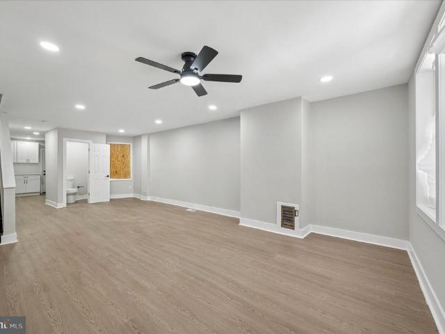40 W Reger Street