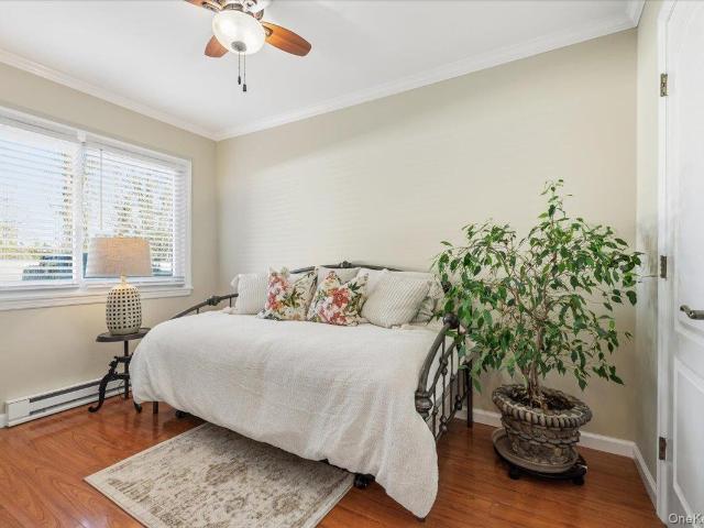 40 West 4 St 163