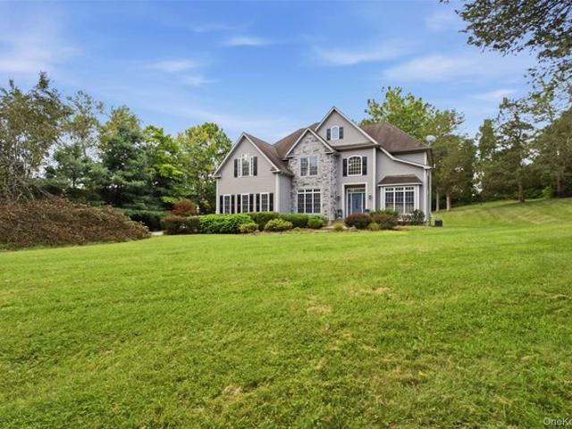 40 Winter Park Dr, Hopewell Junction, NY 12533