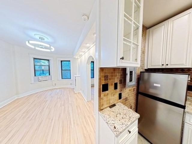 40 Winchester St Apt 8, Brookline, MA 02446