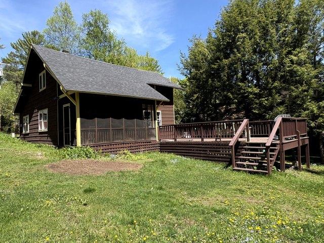 40 Woodland Ln, Saranac Lake, NY 12983