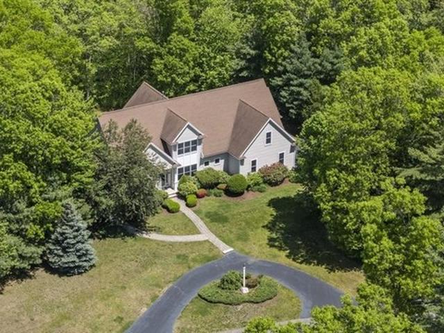 40 Acorn Trl, Plymouth, MA 02360