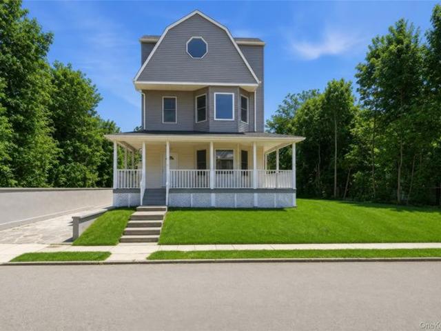 40 Amackassin Ter, Yonkers, NY 10703