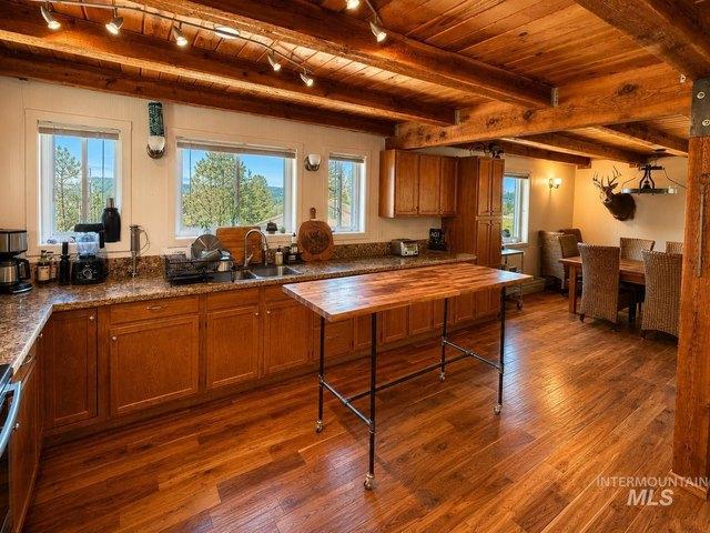 40 Atkin Ln, Cascade, ID 83611