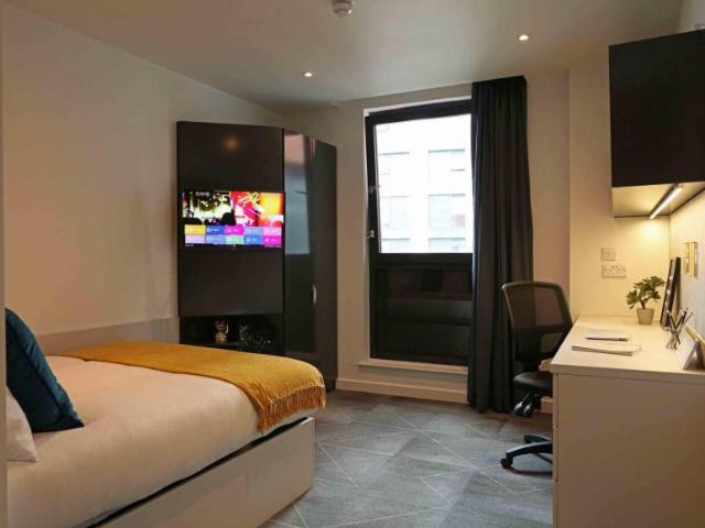 40 Bedroom Shared Living/roommate Birmingham Birmingham LS90561589