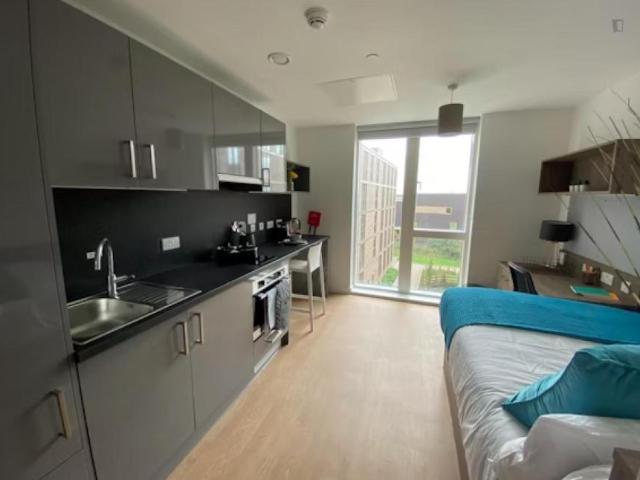 40 Bedroom Shared Living/roommate Coventry Coventry 90564043
